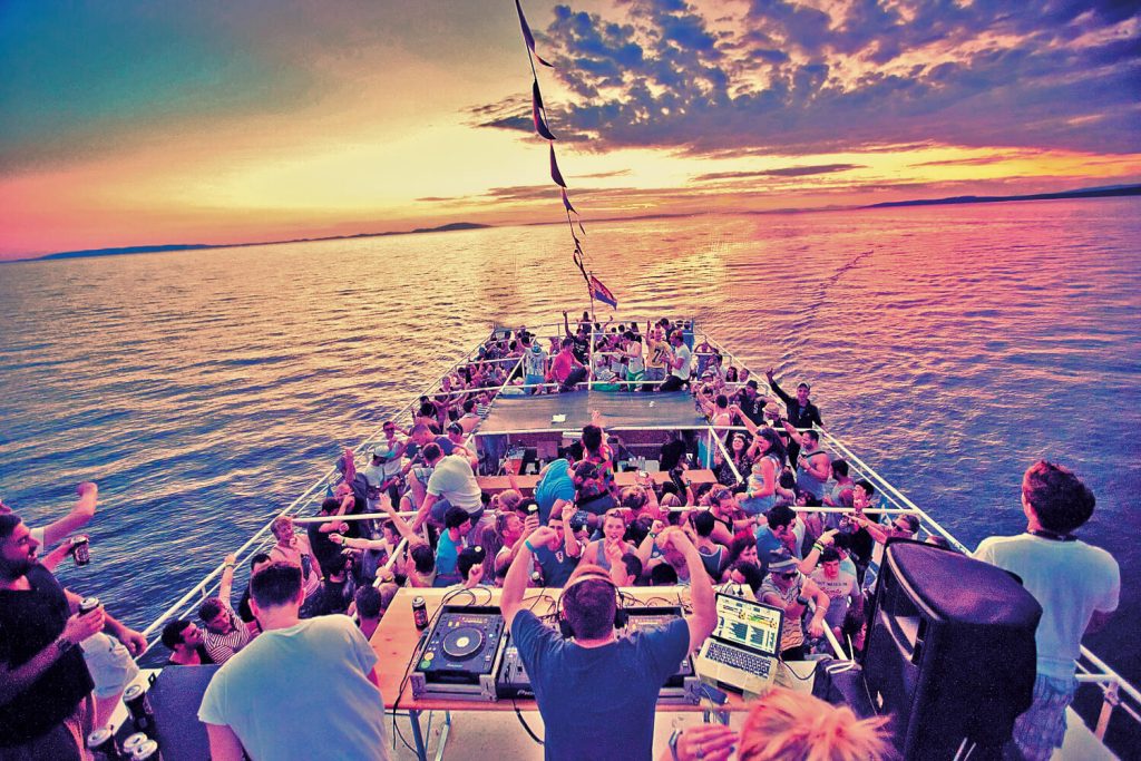 Learn What A Professional Has To Say About The Boat Parties – IRW ...